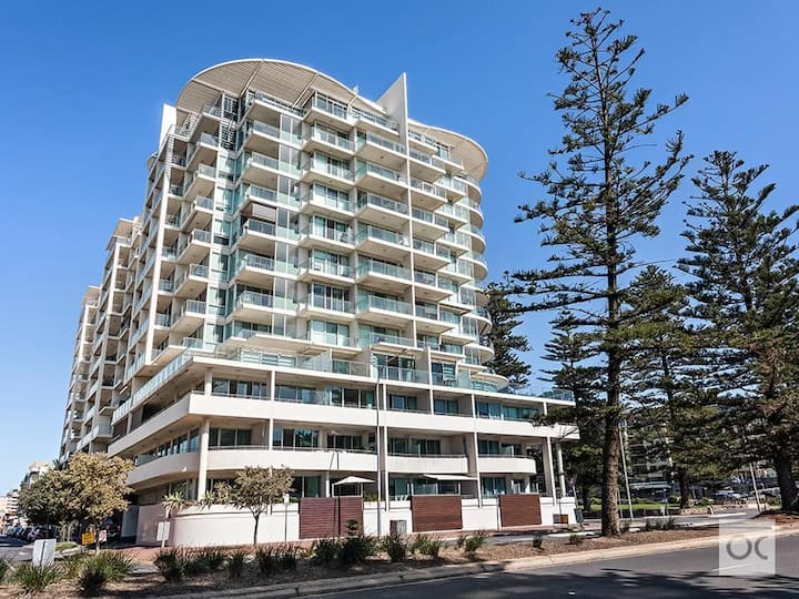 Deluxe 9th Floor | Panoramic Views | 2 Balconies - Glenelg