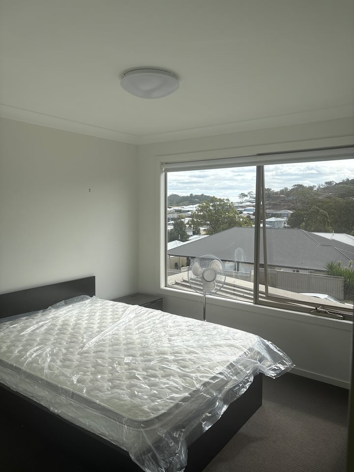 Room Available With Brand New Mattress - Toowoomba
