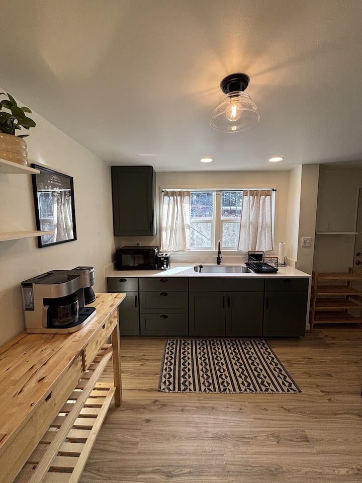 Newly Remodeled Bright 2 Bedroom Home - Salt Lake City