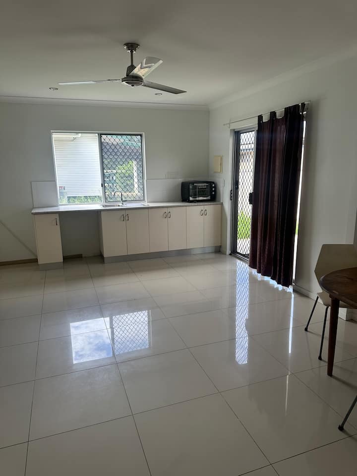 31b Leichhardt Dr Space 1br A/c - Moranbah