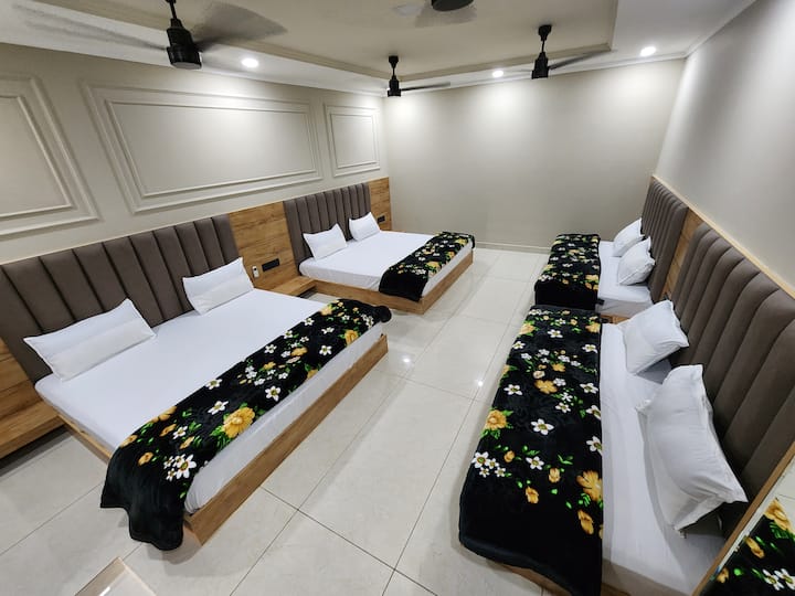 Six-bed Suite - Govardhan