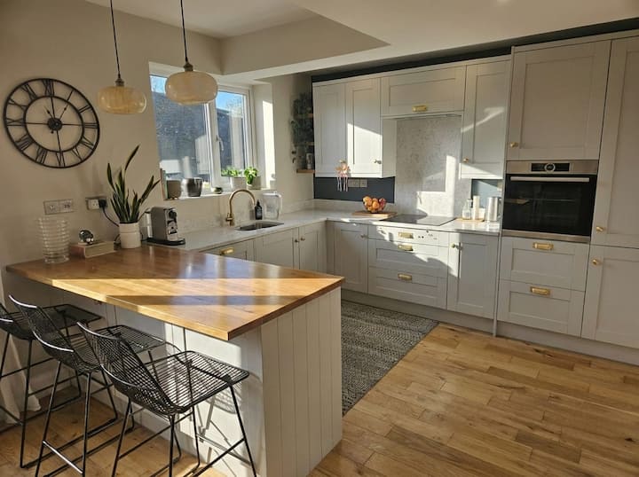 Spacious House For North Manchester Family Retreat - Bury