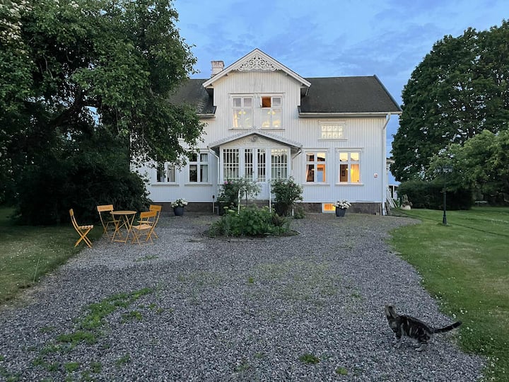 Scandinavian Country Retreat With Jacuzzi, Veranda - Herrljunga