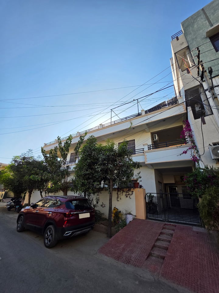 Spacious 4 Bedroom Stay - Udaipur