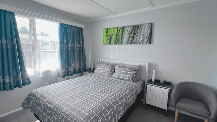 Central Comfortable Townhouse - A Humble Gem - Palmerston North
