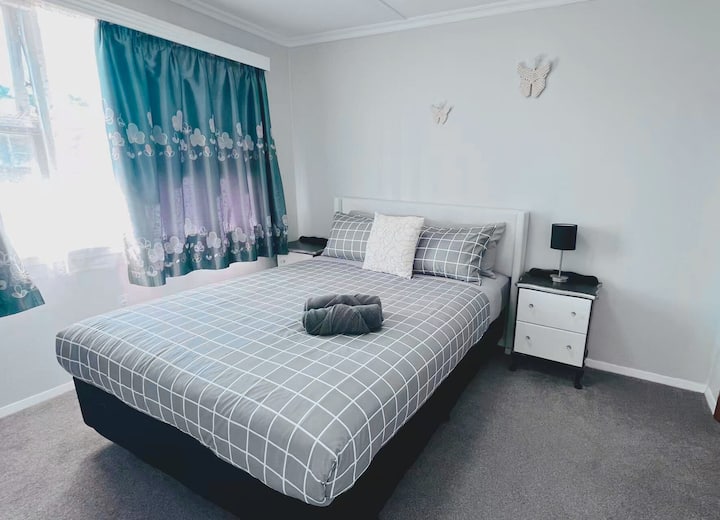 Central Comfortable Townhouse - A Humble Gem - 北帕莫斯頓