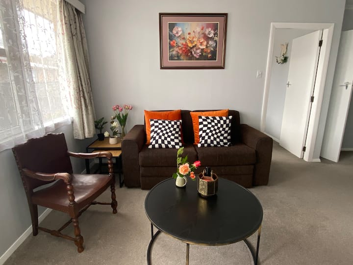 Central Comfortable Townhouse - A Humble Gem - Palmerston North