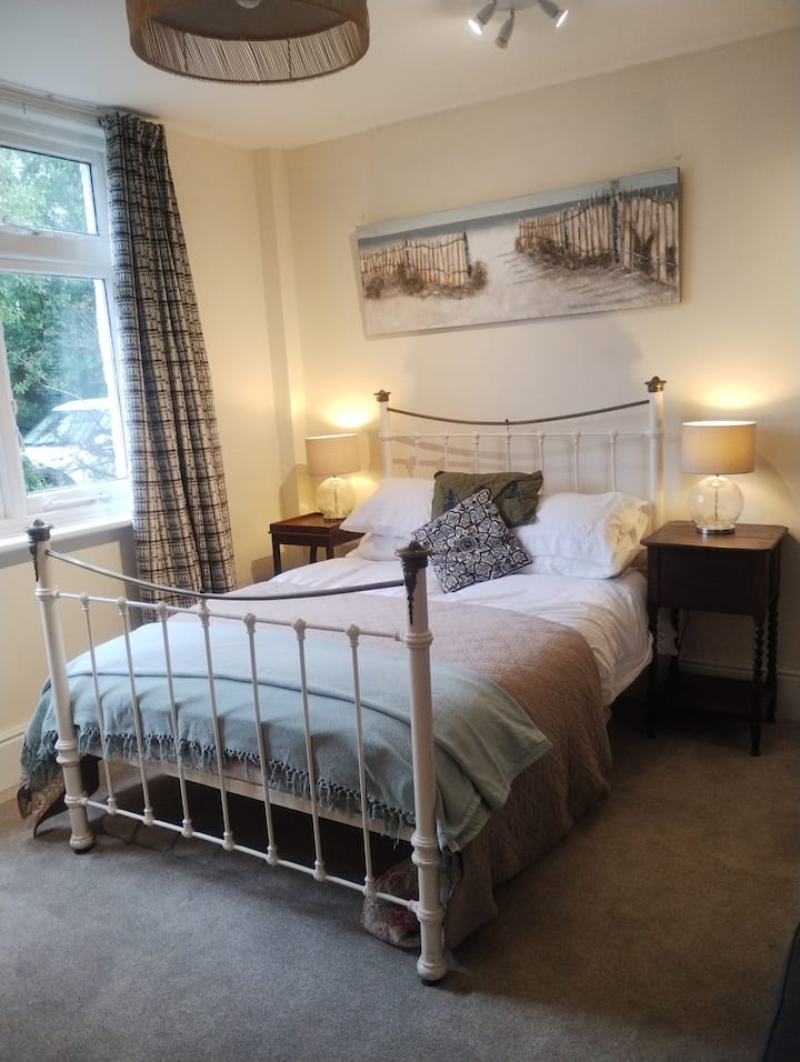 1 Bed Apartment Within A Character Property - Poole