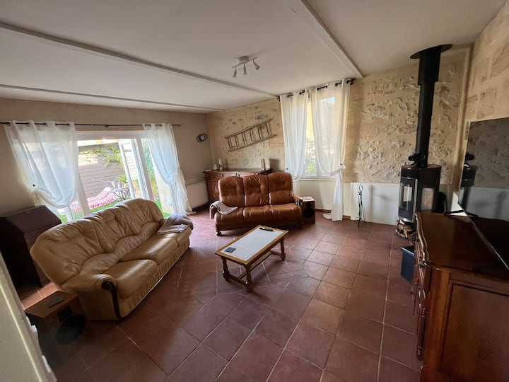 Maison En Pierre Spacieuse Et Au Calme - Gironde