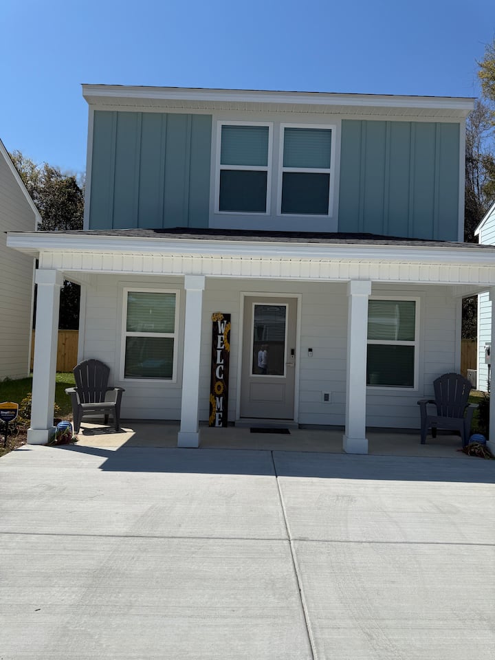 Sweet Southern Breeze Steps From The Beach - Biloxi, MS