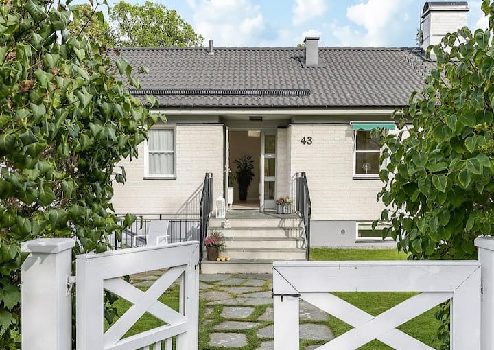 Familjehem I Lugnt Villaområde - Åkersberga