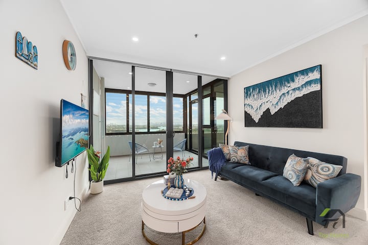 Modern 2br Apartment In Rhodes | Water Views - Ryde