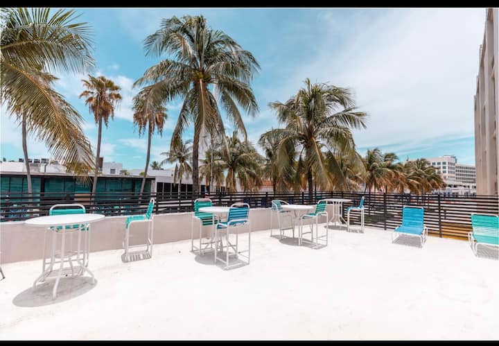 Decor City Modern Apartment - Miami Beach, FL