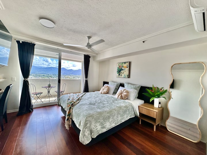 Prime Cbd High-rise: Stylish, Scenic & Central - Cairns