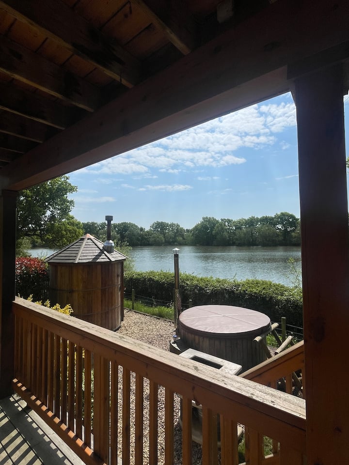 Hare's Folly Retreat With Private Hot Tub & Sauna - Northamptonshire