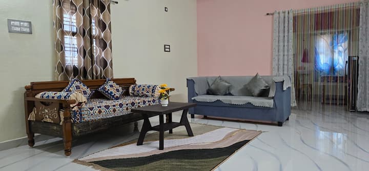 Double King Sized Bedroom (Ac) Large Living Room - Tirupati