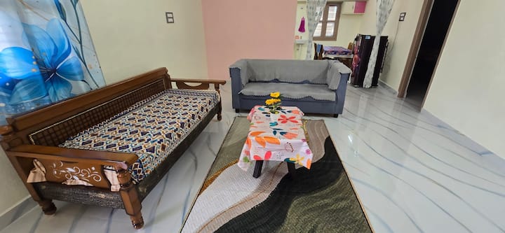 Radha Krishna Stay2bhkac Suitable For Big Family's - 蒂魯帕蒂