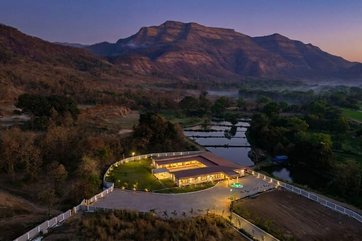 Stayvista At Paradise Hill Villa W/ Pool, Lawn - Karjat