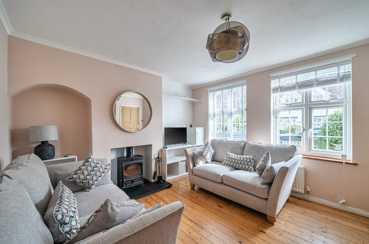Spacious Garden Surrey Home| Fast London Links - Woking