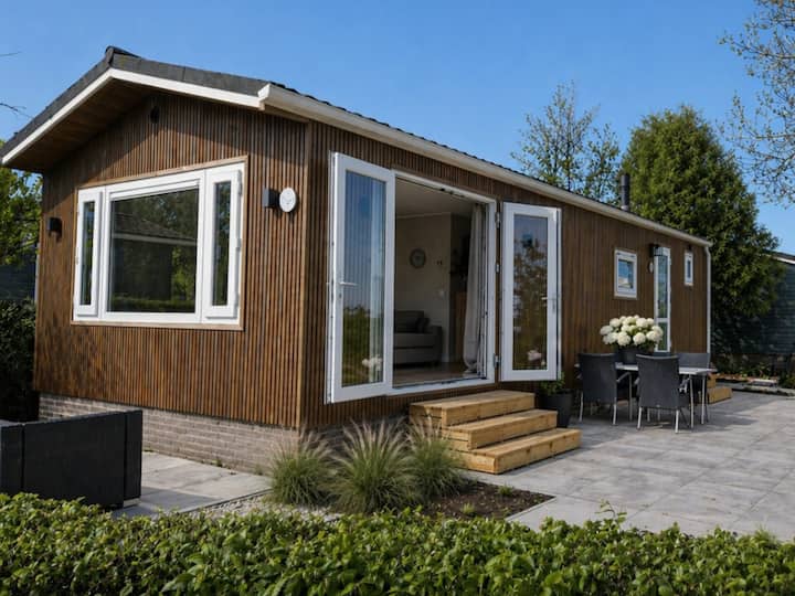 Chalet In Hoorn Aan Eigen Strandje. - Hoorn
