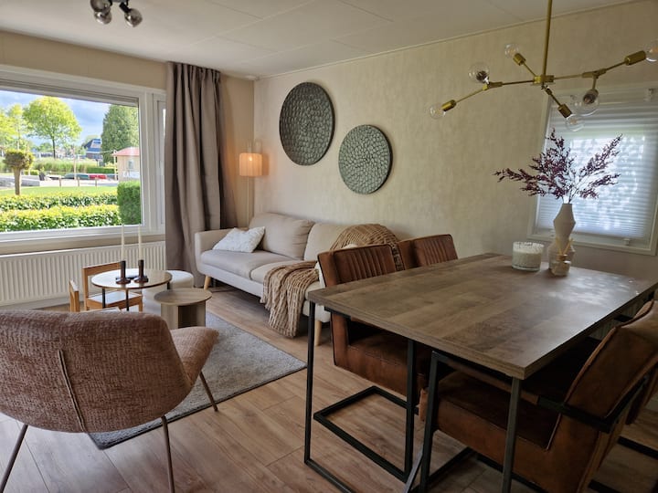 Chalet In Hoorn Aan Eigen Strandje. - Hoorn