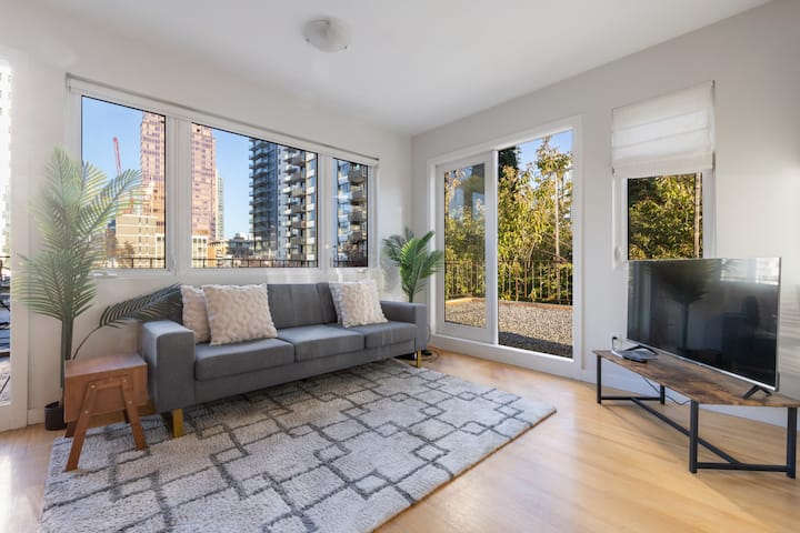 Spacious 3 Bedroom Penthouse - Vancouver