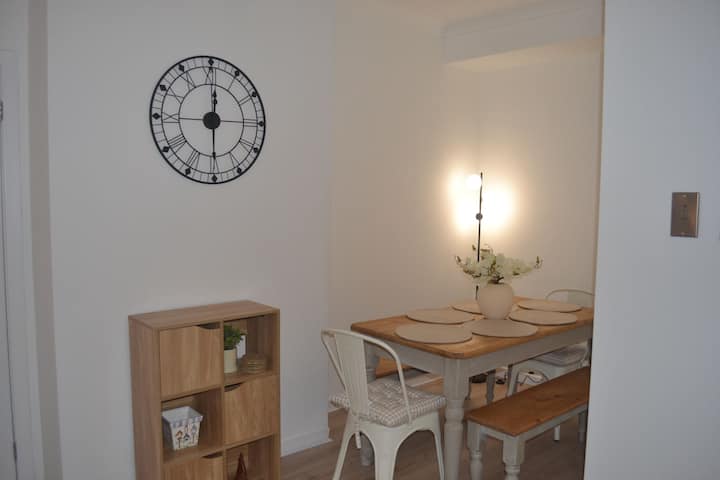 Large 8 Bed Group And Contractor Accommodation - Stirling