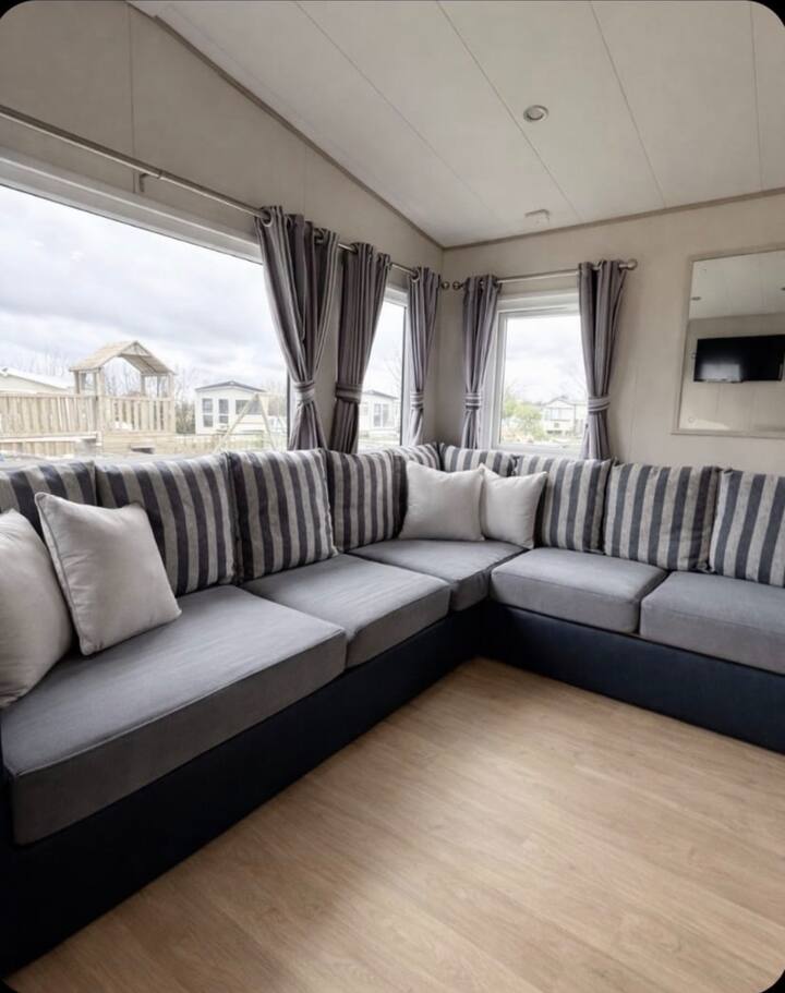 Family Caravan Near Tenby – Pool, Gym & Cinema - Narberth