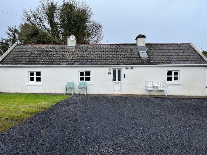 Clare’s Country Cottage - Mayo