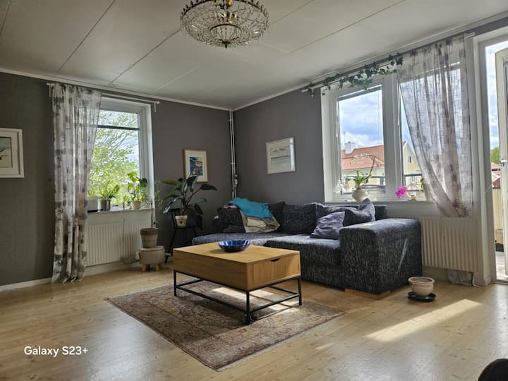 Centralt Boende Med Stor Balkong – Nära Alv - Vimmerby