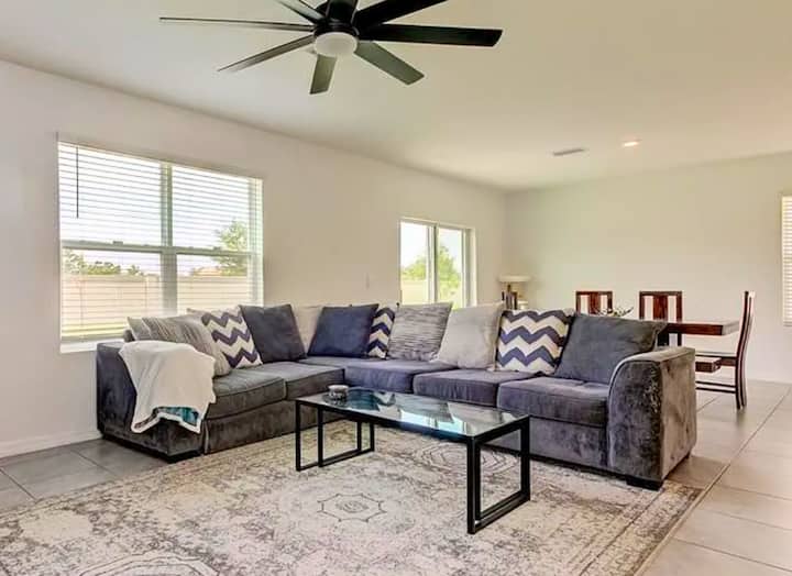Stylish Private Room Near Tampa - Zephyrhills, FL