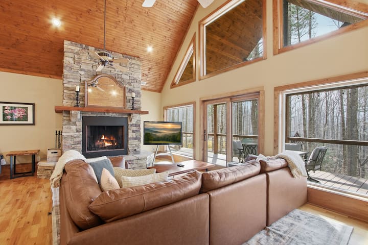5br Lodge W/ Game Room, Firepit & Mountain Views! - Blowing Rock, NC