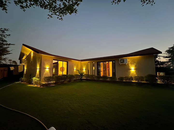 Farm House Ahmedabad - 구자르트