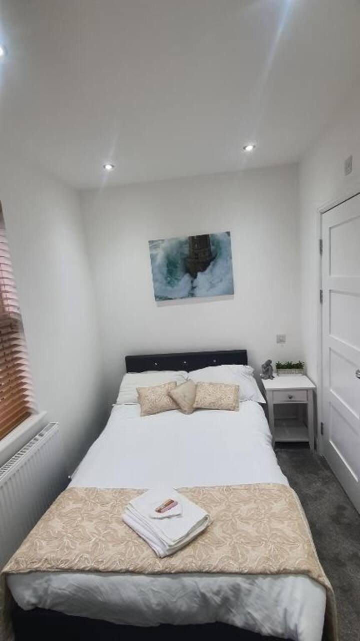 10% Off |Comfy Room And Ensuite |Parking |Wifi - Wellingborough