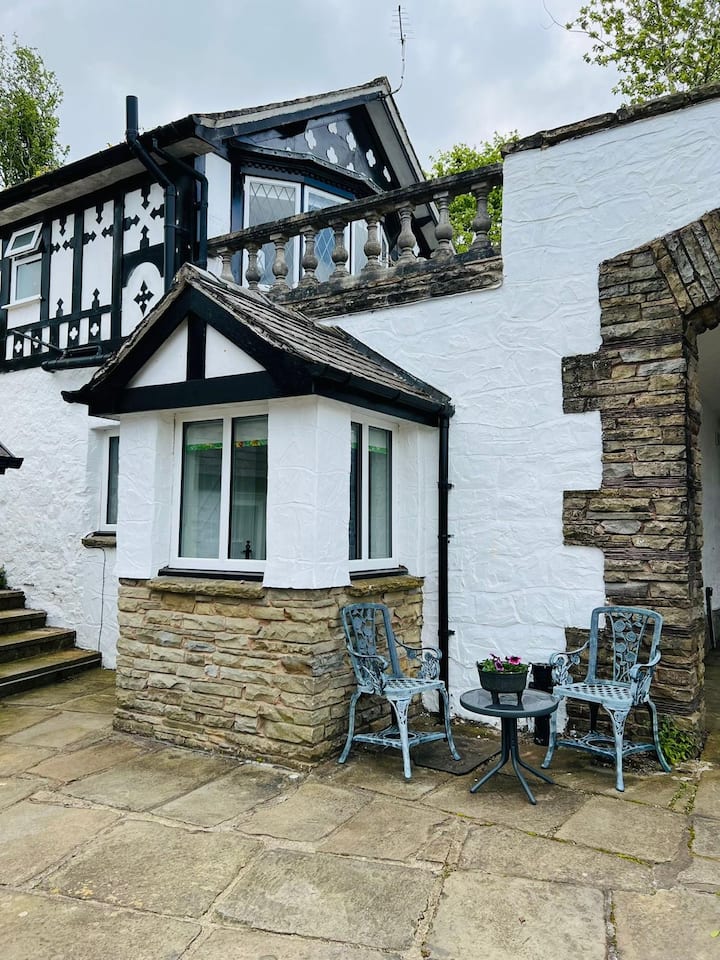 Self-contained Studio Overlooking Clwydian Range - Mold