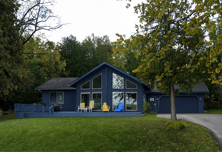 Boathouse: Lake Charlevoix: Dock & Hot Tub & Pets - East Jordan, MI