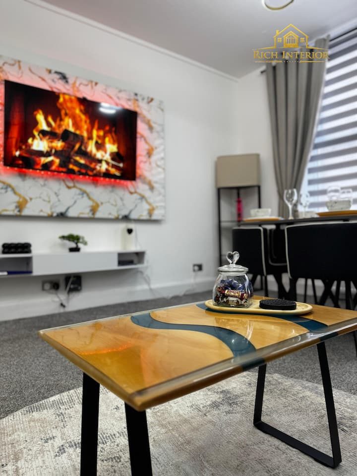 Modern 2-bed Flat | Sleeps | 4 Free Parking - Dundee