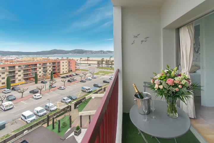Bright Studio W/ Balcony | Oceanfront | 4 Guests - Ampuriabrava