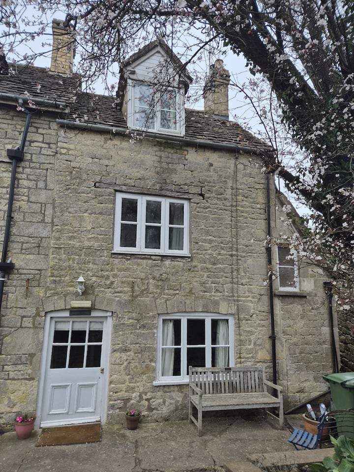 Cottage, On Common, (Aonb) Pub Within Yards. - Tetbury