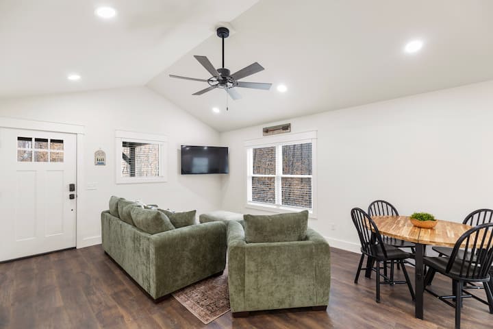 Hidden Cove Cottage - With Lake Access - Seneca, SC