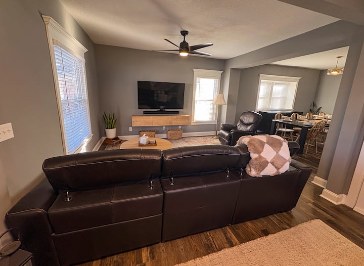 The Plaza Fireside House | 3br W/ Big Private Yard - Kansas City