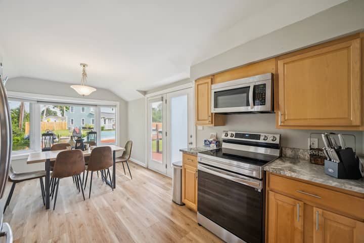 Spacious + Comfy 2br Lake House*40ft Dock Access! - Pontiac, MI