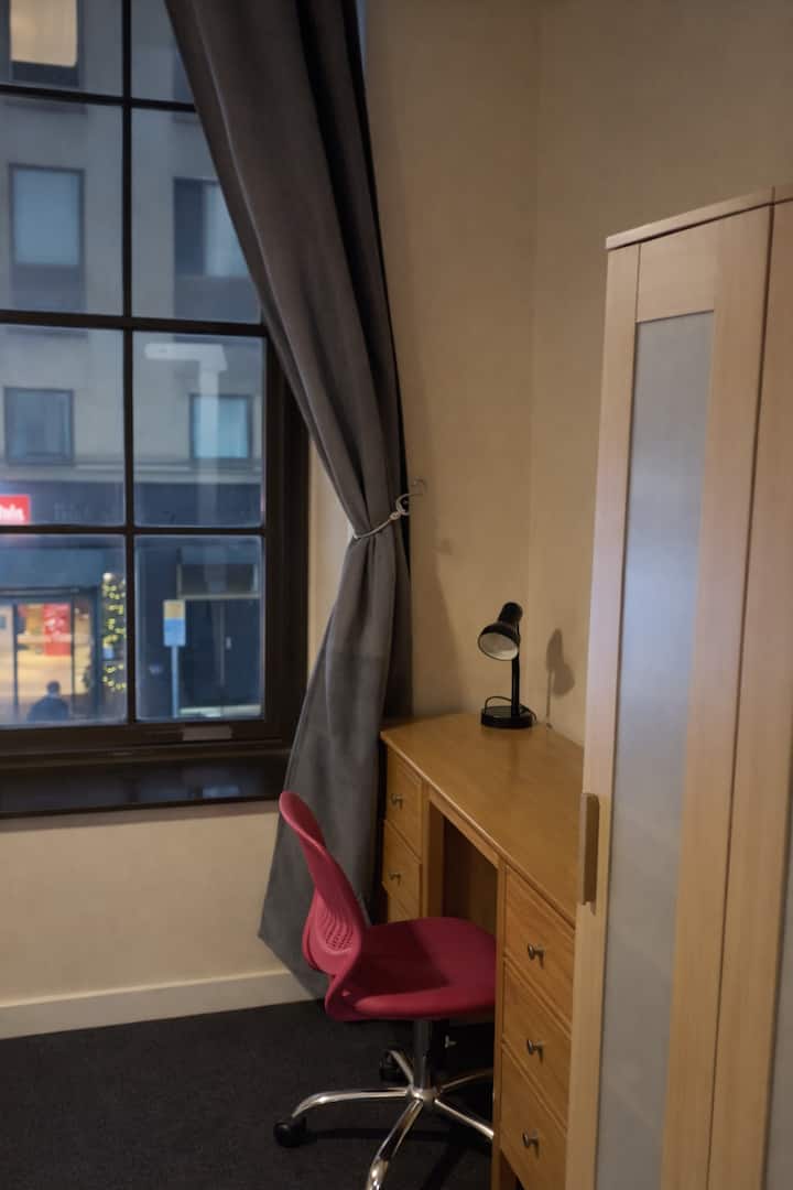 Perfect City Base | Central Edinburgh - Leith