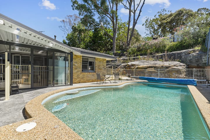 Poolside Modern Home For Families | Relax & Unwind - Gordon