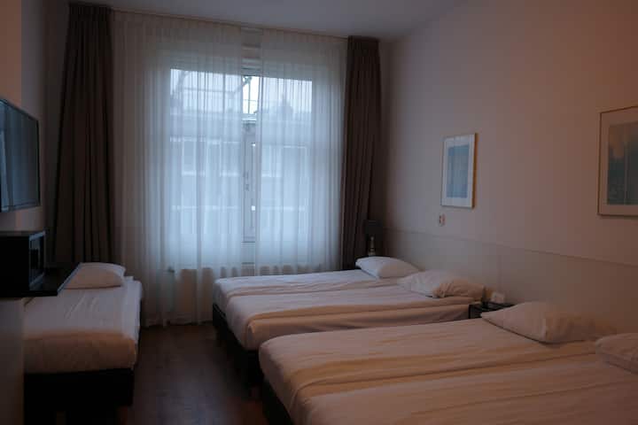 Sphinx Hotel 5 Persons Room - Amsterdam
