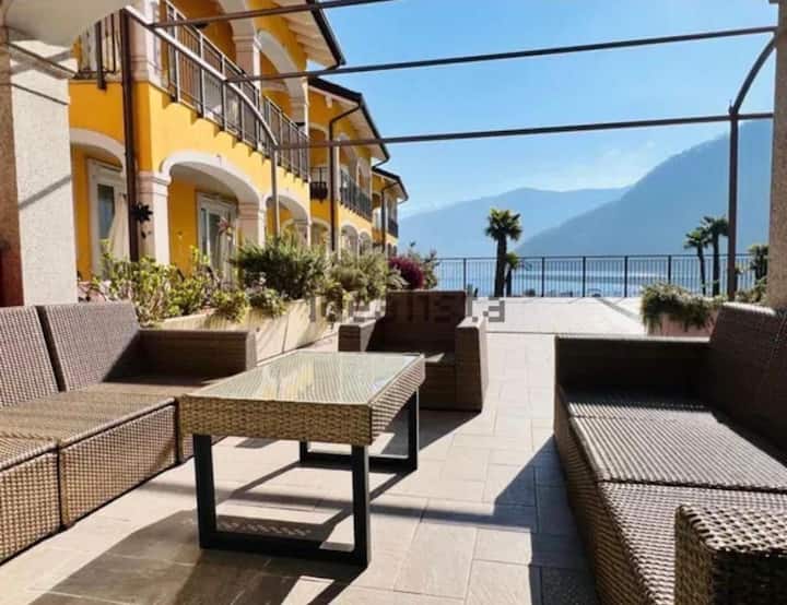 Elegante Appartamento Vista Lago Con Piscina - Lugano