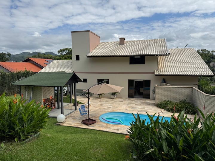 Casa Com Piscina E Quintal Para A Família - Pomerode