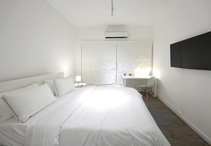 Minimal Private Work-stay Room + Bath | Colombo 7 - Colombo