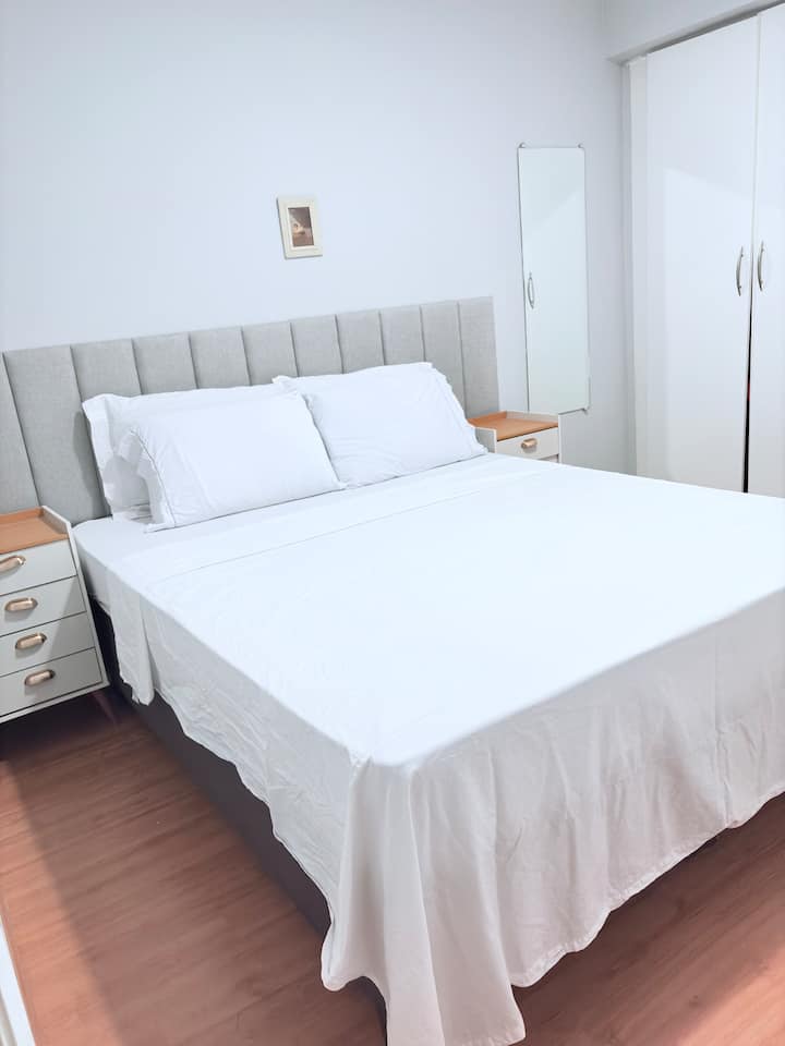 Aconchegante 3 Quartos Climatizado Suíte, Garagem - Goiânia