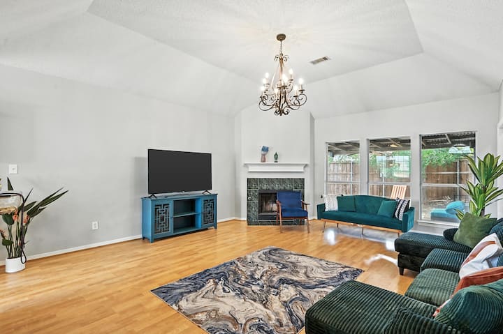 Resort In Carrollton W/ Big Yard, Media Room - Carrollton, TX